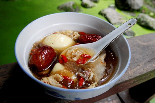 מרק מתוק וקר מפטריית YIN ER - TEF