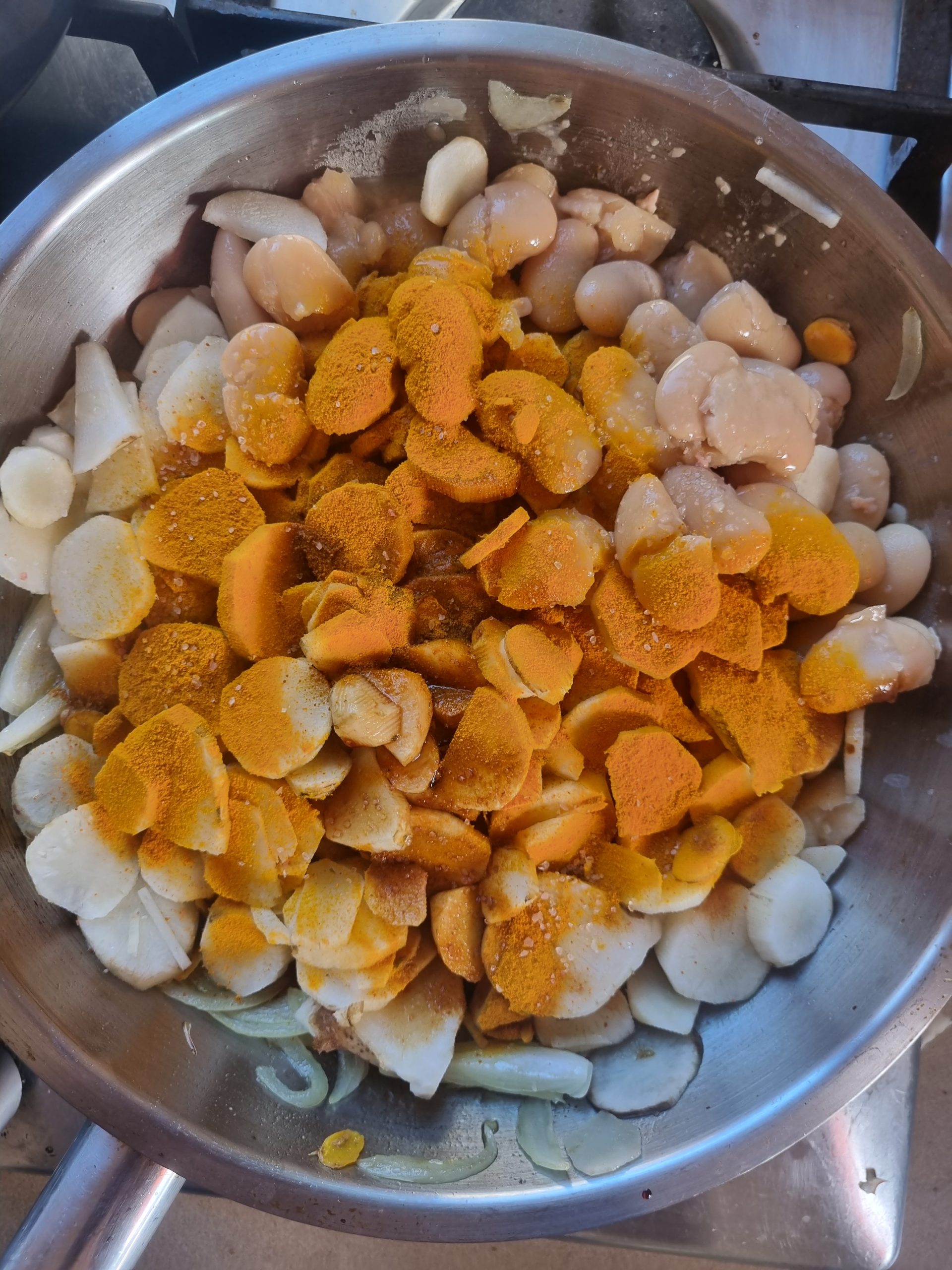 Jerusalem Artichoke with White Beans and Turmeric - TEF